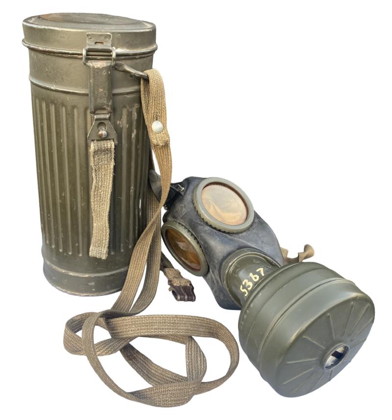 Tysmilitaria | German Army Gas Mask & Tin Complete With Straps